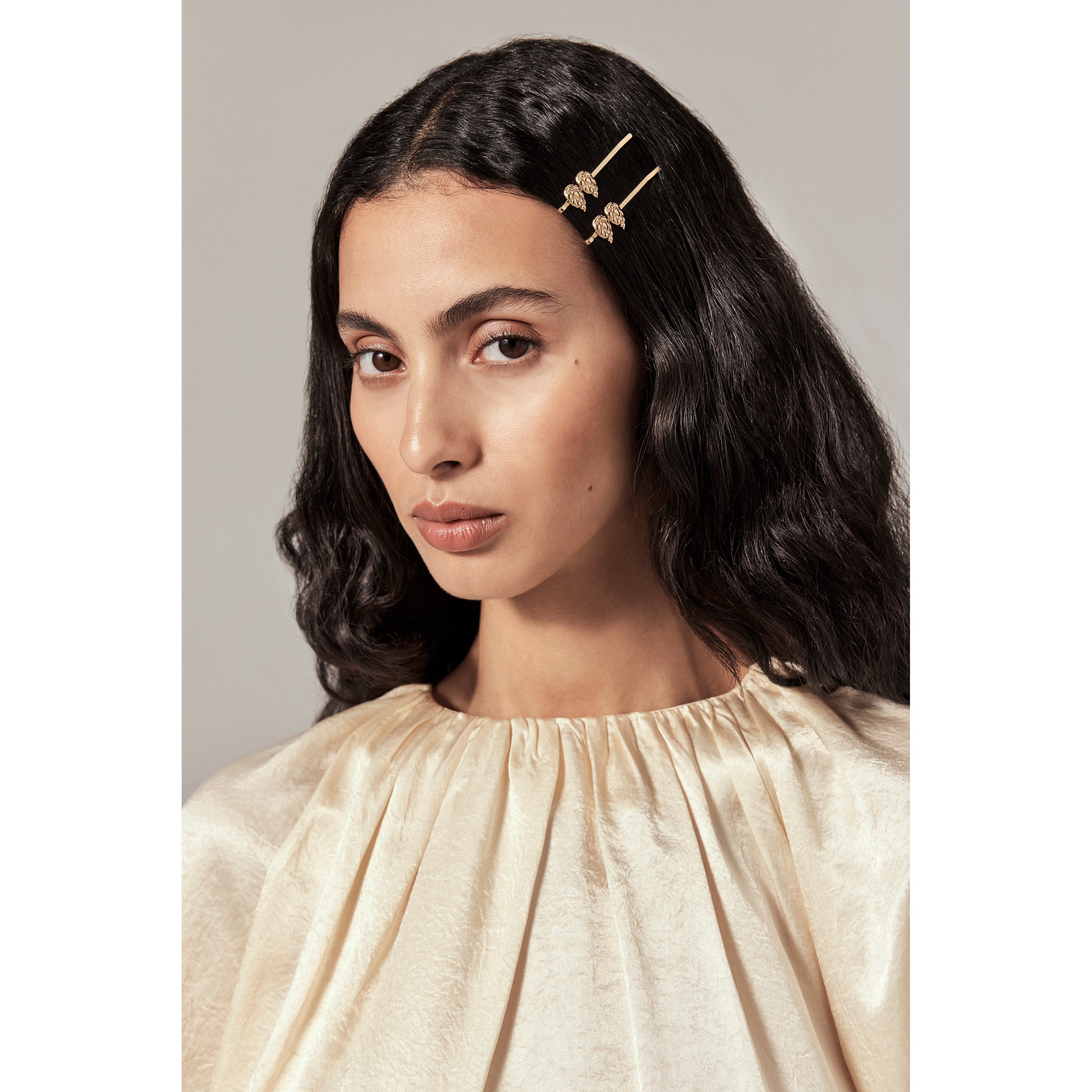 Seed Logo Bobby Pins - Light Gold - Hair Accessory | Helen Kaminski US